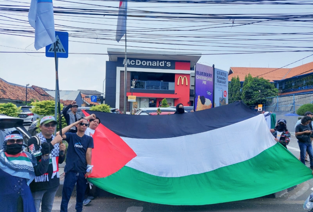 Keren! Aksi Aktivis Kota Tangerang Bela Palestina: Boikot Produk Pro ...